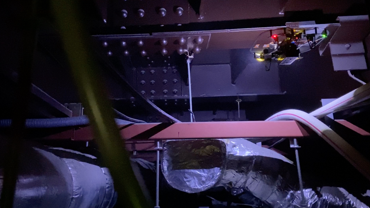 LiberawareとJR東日本スタートアップ、世界最小クラスの産業用ドローンで、JR新宿駅における天井裏点検の実証実験を実施 - ドローンジャーナル