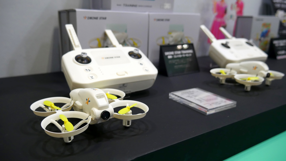 ORSO、国家資格講習の自宅練習にこだわった操縦練習用ミニドローン「DRONE STAR TRAINING」 - ドローンジャーナル
