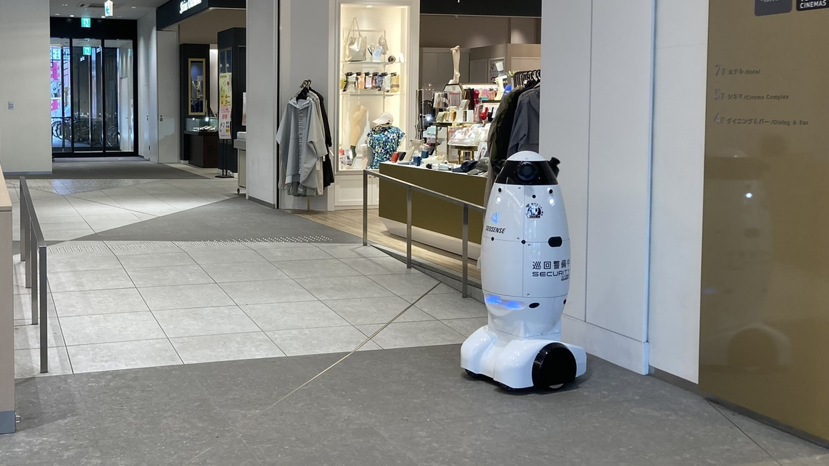SEQSENSE、複合商業施設で警備ロボット「SQ-2mk2」による付加価値向上・犯罪対策効果を検証 - ドローンジャーナル